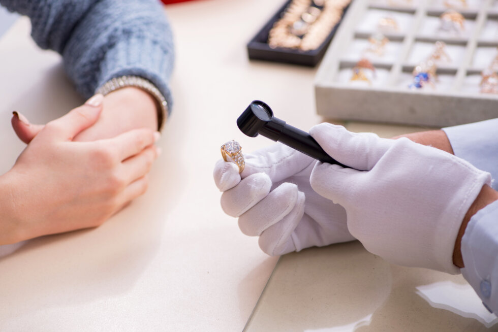 Decoding the Gold Jewelry Valuation Process: Skyrocket Your Gains